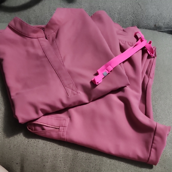 Figs | Other | Figs Rafaelazamora Set In Bca Quartz | Poshmark